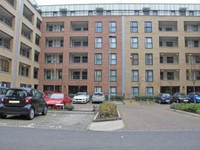 1 Bedrooms Flat for sale in Wave Court, Romford RM7