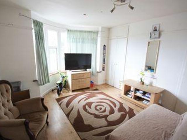 1 Bedrooms Flat for sale in Western Avenue, East Acton W3