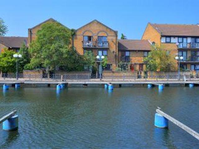 1 Bedrooms Flat for sale in Whiteadder Way, Canary Wharf E14