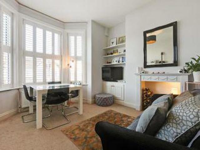 1 Bedrooms Flat for sale in Tooting Bec Road, London SW17