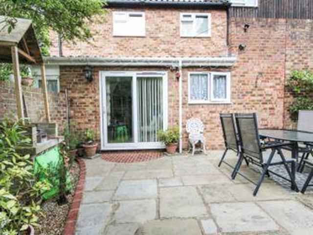 1 Bedrooms Flat for sale in The Hyde, Basildon SS16
