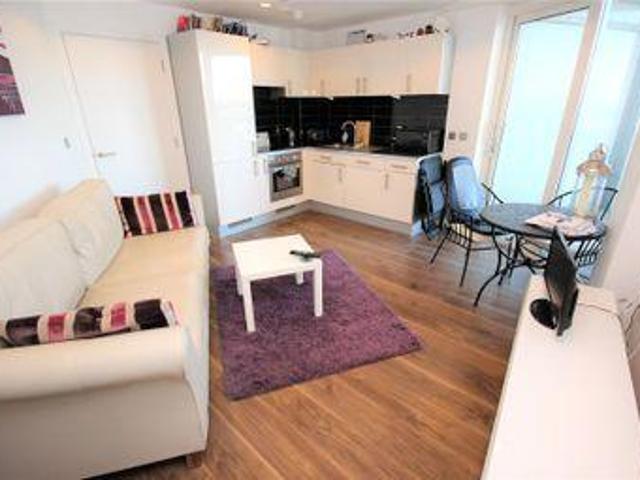 1 Bedrooms Flat for sale in The Heart, Media City UK, Salford Quays, Manchester M50