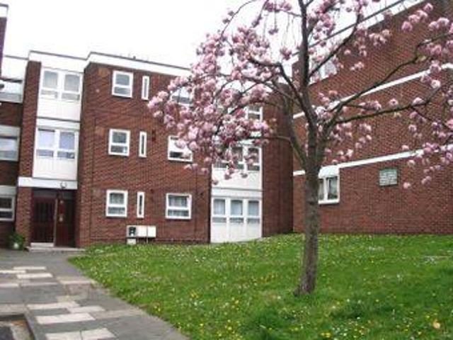 1 Bedrooms Flat for sale in Thornhill Gardens, Barking IG11