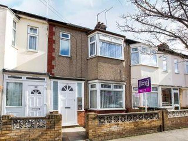 1 Bedrooms Flat for sale in Throckmorton Road, London E16