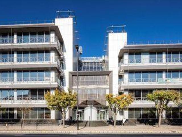 1 Bedrooms Flat for sale in Trinity Square, 23 59 Staines Road, Hounslow TW3