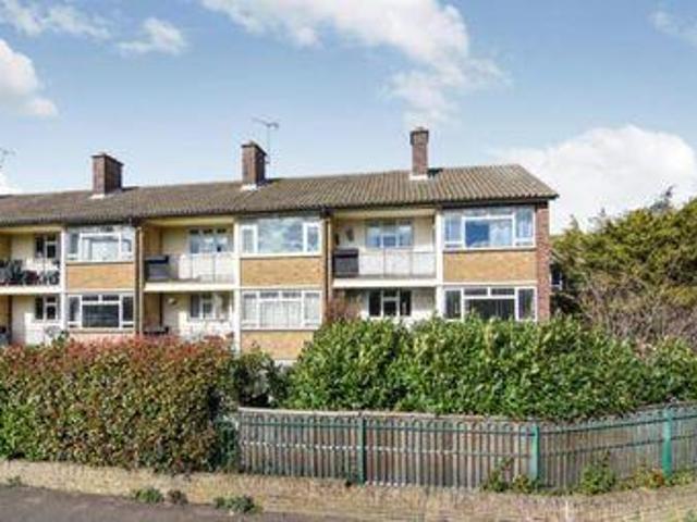 1 Bedrooms Flat for sale in Trowbridge Road, Romford RM3