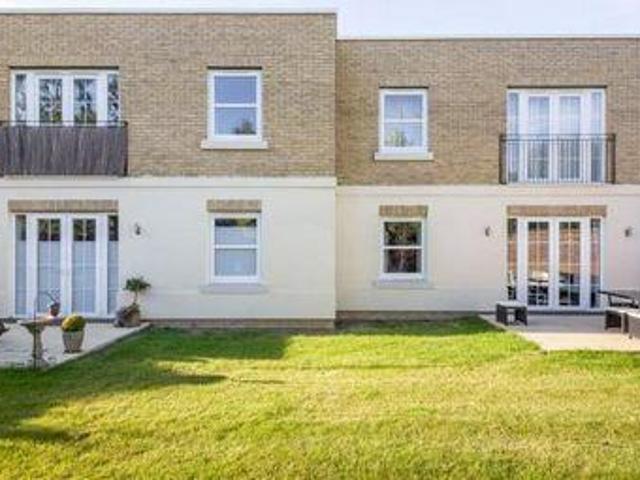 1 Bedrooms Flat for sale in Voyager House, 44 London Road, Staines Upon Thames TW18