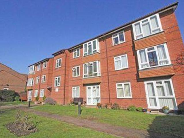 1 Bedrooms Flat for sale in Village Road, Enfield EN1