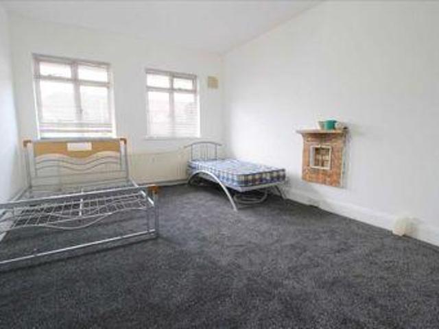 1 Bedrooms for rent in Brooks Parade, Green Lane, Goodmayes, Ilford IG3