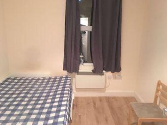 1 Bedrooms for rent in En Suite Room, Haringey Road N15