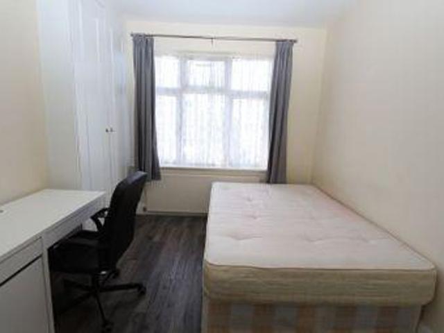 1 Bedrooms for rent in Fernhall Drive, Ilford IG4