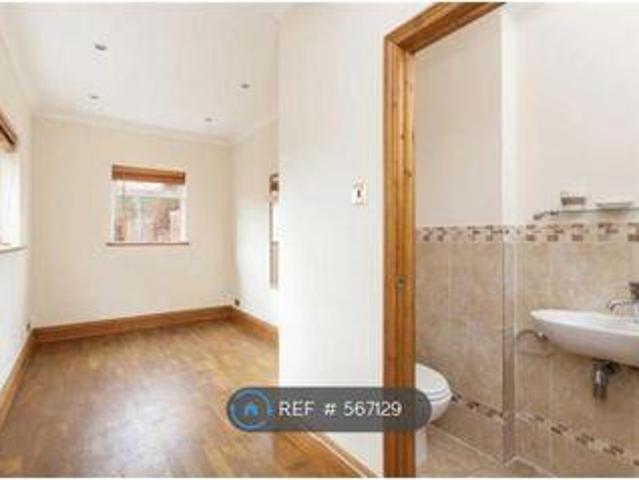 1 Bedrooms for rent in Hook Road, Epsom KT19