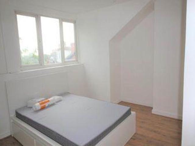 1 Bedrooms for rent in Knowle Terrace, Burley, Leeds LS4