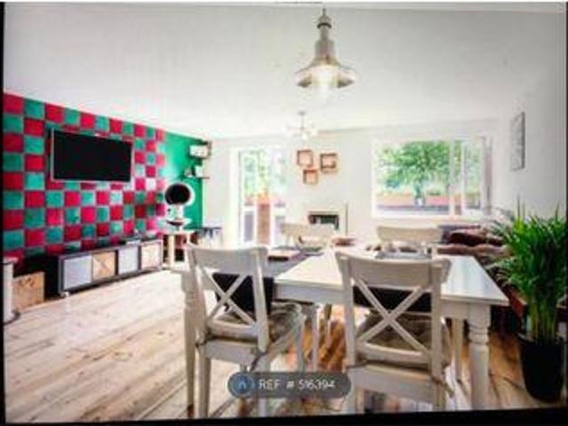 1 Bedrooms for rent in Tamar Square, Woodford Green IG8