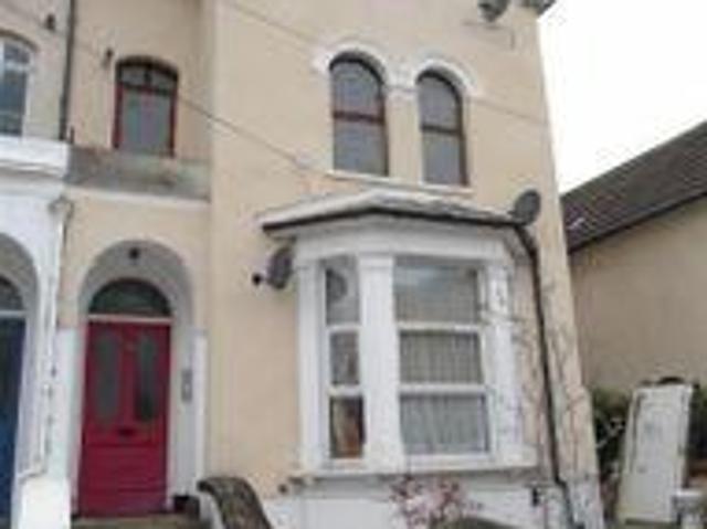 1 Bedrooms for rent in Vicarage Road, Strood, Rochester ME2
