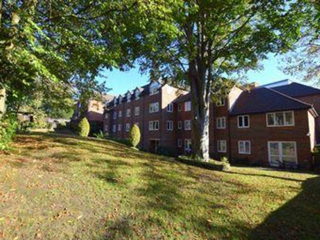 1 Bedrooms for sale in Meadsview Court, Clockhouse Rd, Farnborough GU14