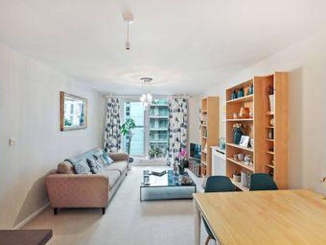 1 Bedrooms for sale in Admiral House, St George Wharf, London SW8
