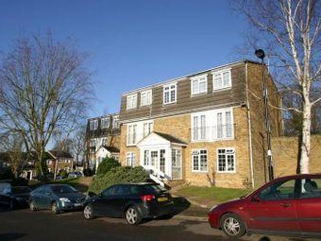 1 Bedrooms for sale in Crofton Way, Enfield EN2