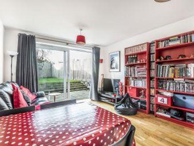 1 Bedrooms for sale in King Georges Mews, Tooting SW17