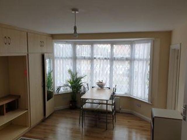 1 Bedrooms Studio for rent in Whitchurch Lane, Canons Park, Edgware HA8
