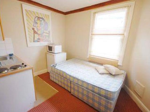 1 Bedrooms Studio for rent in Charteris Road, London NW6