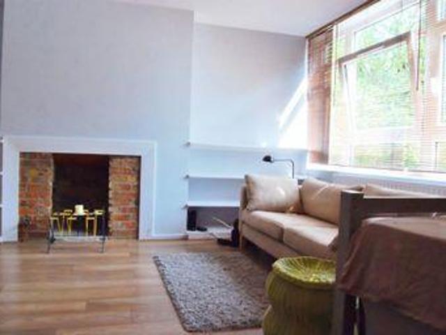 1 Bedrooms Studio for rent in Crownston Road, London SW2 1Lz