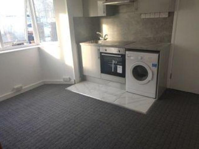 1 Bedrooms Studio for rent in High Trees, London SW2