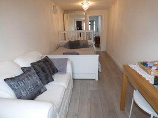 1 Bedrooms Studio for rent in Hoodcoates Gardens, Winchmore Hill N21