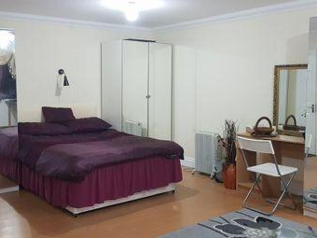 1 Bedrooms Studio for rent in Prestwood Avenue, Queensbury, Harrow HA3