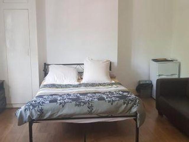 1 Bedrooms Studio for rent in Priory Road, London N8