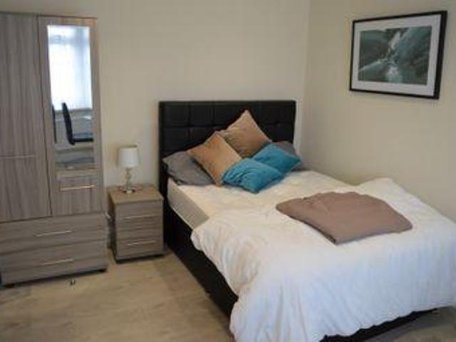 1 Bedrooms Studio for rent in Room 4 Fencepiece Road, Ilford IG6