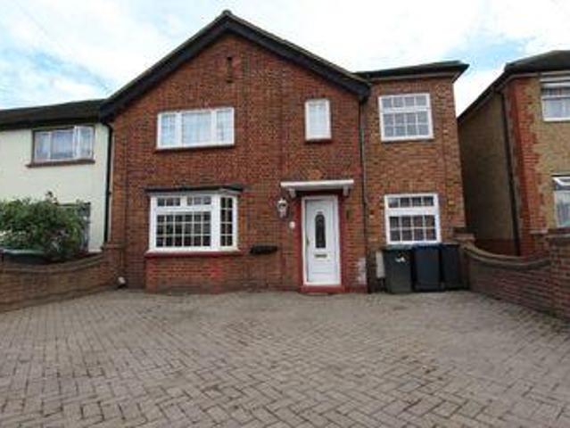 1 Bedrooms Studio for rent in Stoneleigh Avenue, Enfield EN1