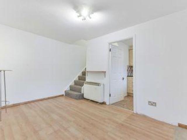 1 Bedrooms Semi detached house for rent in Cromwell Close, London W3