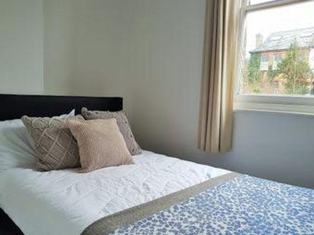 1 Bedrooms Semi detached house for rent in Avondale Road, Reading CR2
