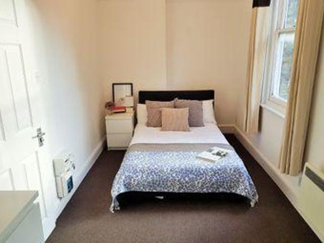 1 Bedrooms Semi detached house for rent in Avondale Road, Reading CR2
