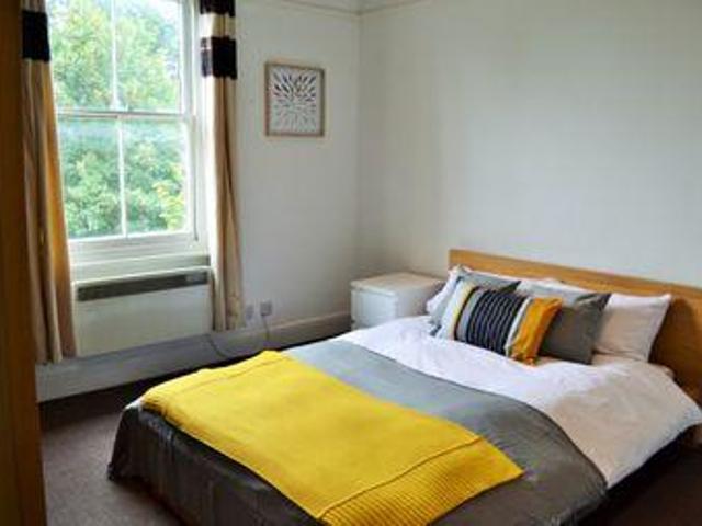 1 Bedrooms Semi detached house for rent in Avondale Road, Reading CR2
