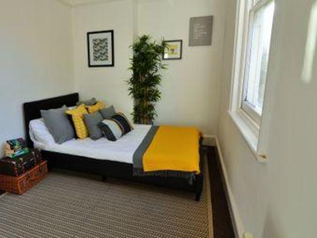 1 Bedrooms Semi detached house for rent in Avondale Road, Reading CR2