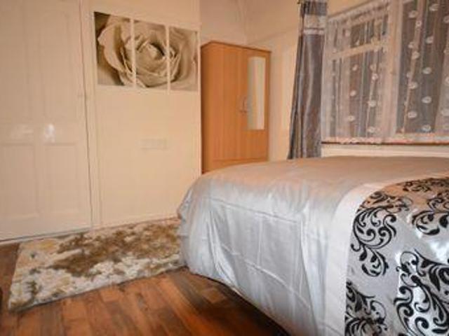 1 Bedrooms Semi detached house for rent in Norbroke Street, East Acton W12