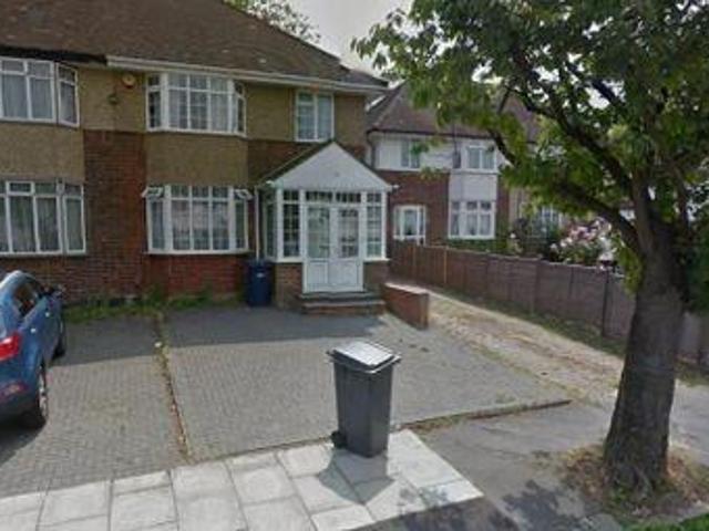 1 Bedrooms Semi detached house for rent in Selbourne Gardens, Hendon NW4