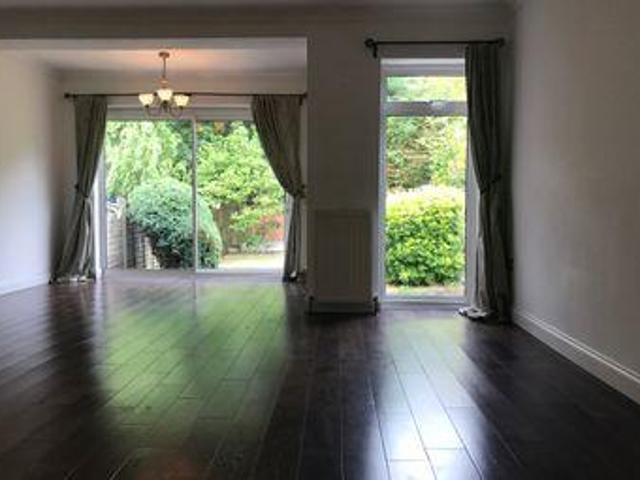 1 Bedrooms Semi detached house for rent in Peel Road, South Woodford E18