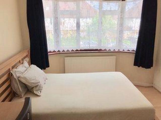 1 Bedrooms Semi detached house for rent in Royal Lane, Uxbridge UB7
