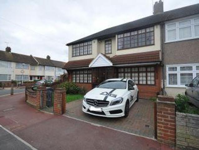 1 Bedrooms Semi detached house for rent in Western Avenue, Dagenham Essex RM10