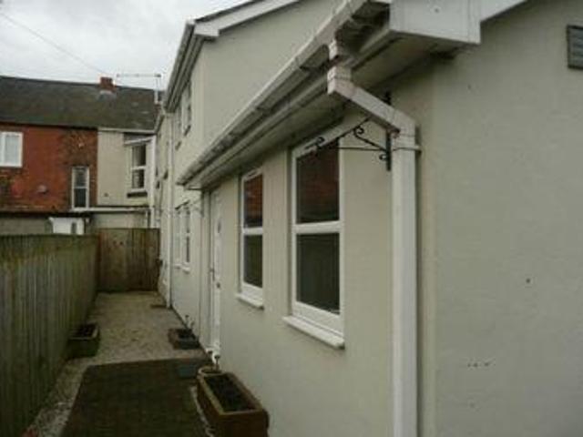 1 Bedrooms Semi detached house for sale in Gladstone Street, Queensferry, Deeside CH5