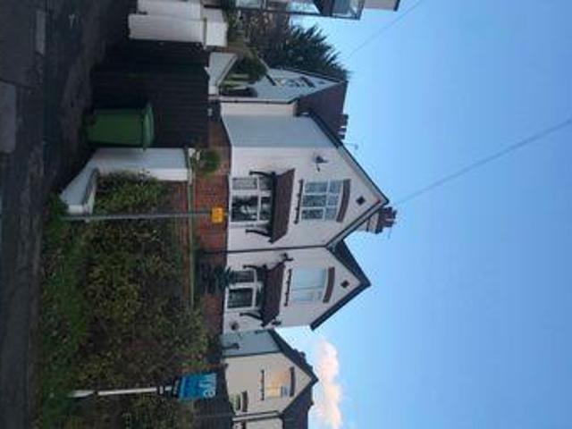 1 Bedrooms Semi detached house for sale in Pinions Road, High Wycombe, Buckinghamshire HP13