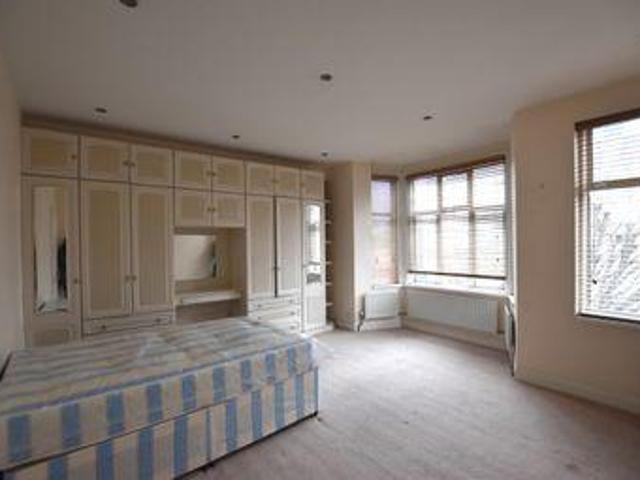 1 Bedrooms Terraced house for rent in Aycliffe Road, Shepherds Bush W12