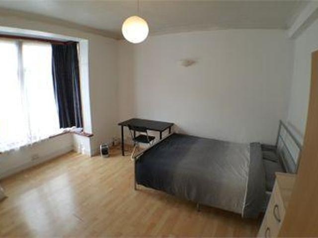 1 Bedrooms Terraced house for rent in Glenny Road, Barking IG11