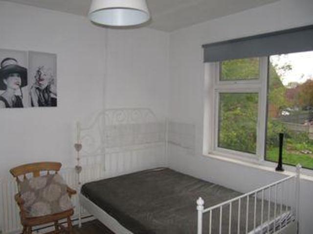 1 Bedrooms Terraced house for rent in Phipps Bridge Road, London SW19