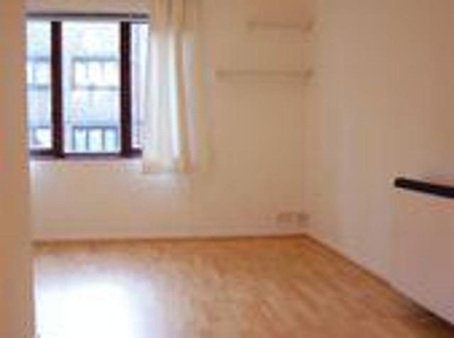 1 Bedrooms Terraced house for rent in Transom Square, London E14