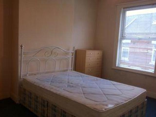 1 Bedrooms Terraced house for rent in Woodview Place, Leeds LS11