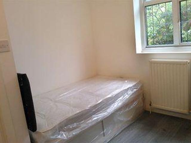 1 Bedrooms Terraced house for rent in Wolfe Crescent, Charlton SE7